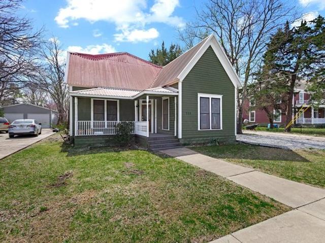 331 W Grand St, Whitewright, TX 75491