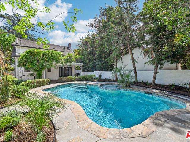 331 W Roses Road