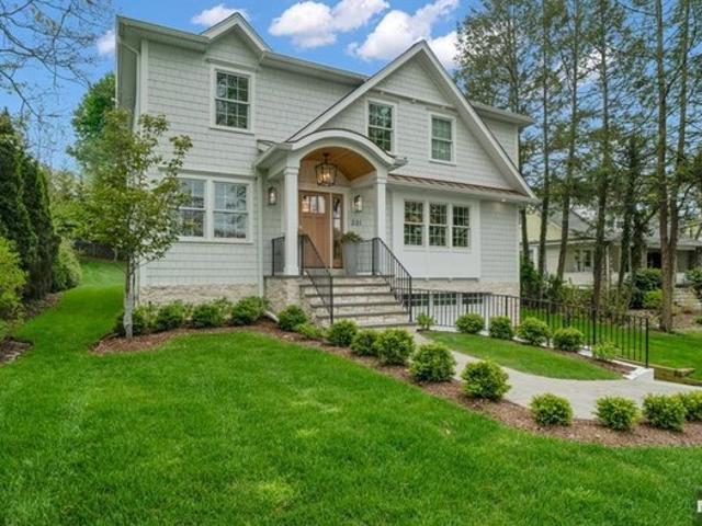 331 Wastena Ter, Ridgewood, NJ 07450