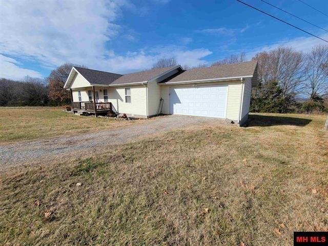 331 Wyandotte Dr, Gainesville, MO 65655