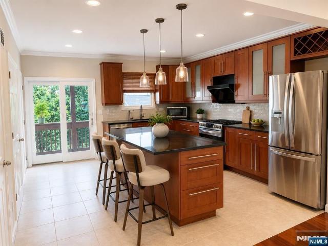 331 Undercliff Avenue, Edgewater, US, NJ