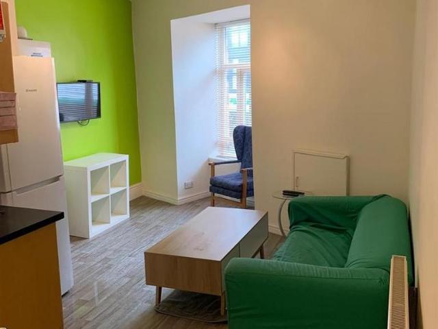 331a Wilmslow Road, Manchester M14 4 bed flat to rent £2,340 pcm £540 pw