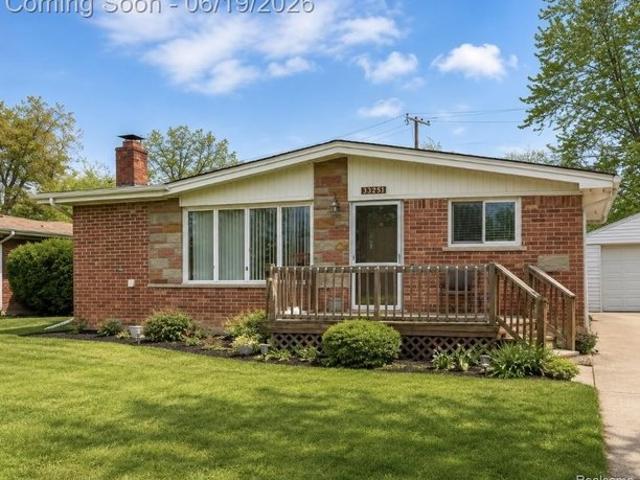 33251 Parkwood St, Westland, MI 48186
