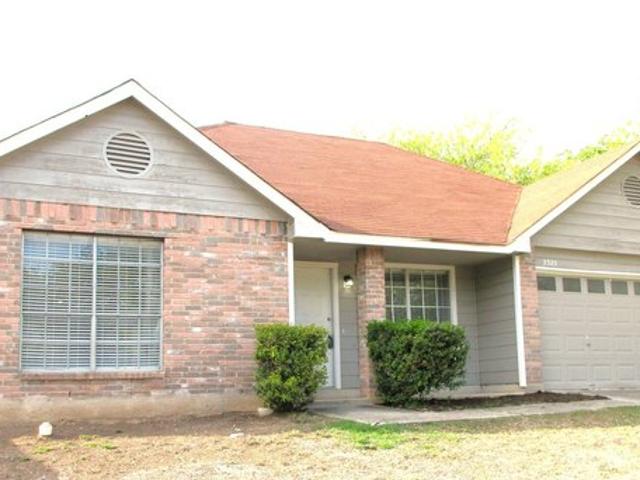3325 Meadow Head Dr, Schertz, TX 78108