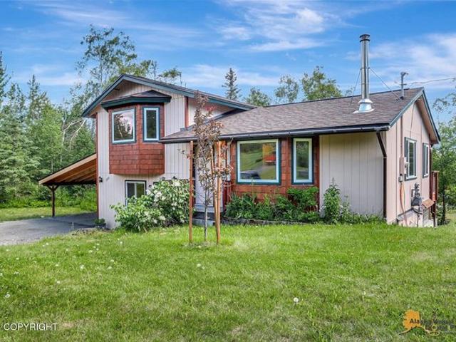 3325 N Sparrow Ct, Palmer, AK 99645