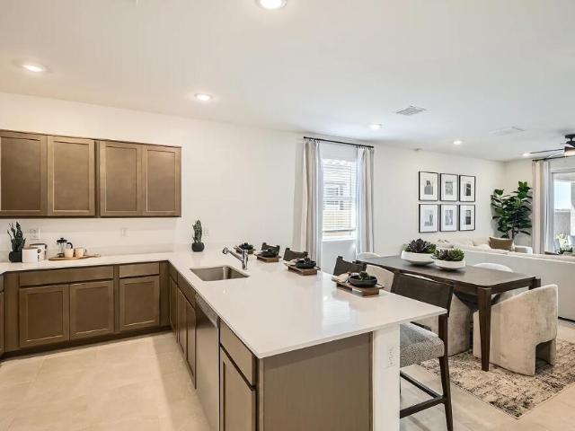 3325 e fattoria avenue