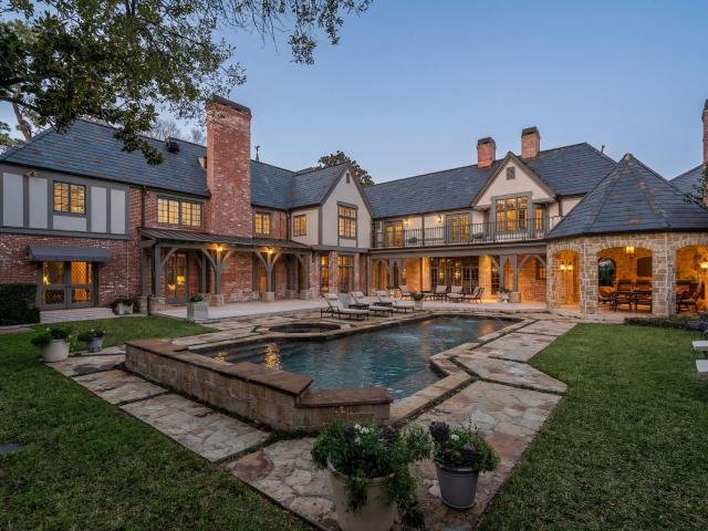 3325 Inwood Drive