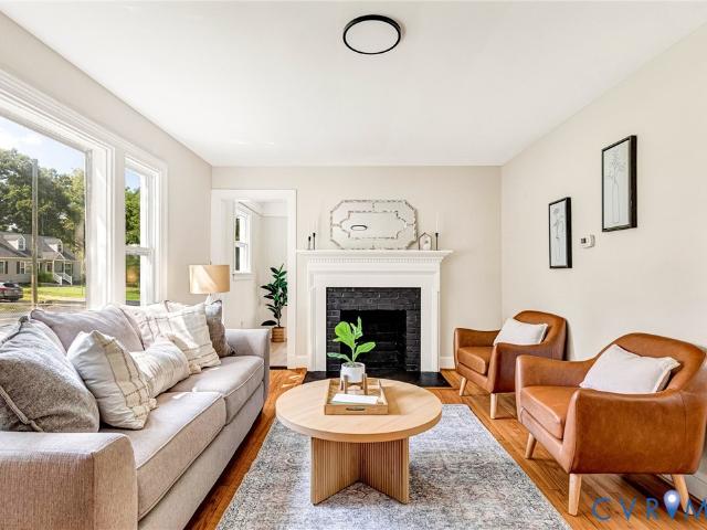 3325 Woodys Lane