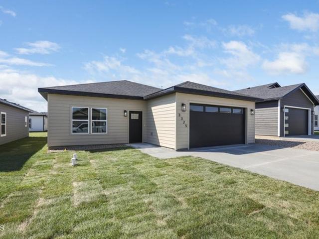 3325 35th St W, Williston, ND 58801