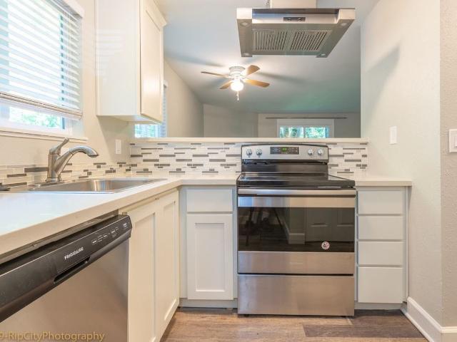 3325GARD 2 Bedroom Apartment for Rent at 3325 Sw Garden View Ave, Cedar Hills, OR 97225 Cedar Hills Cedar Mill North