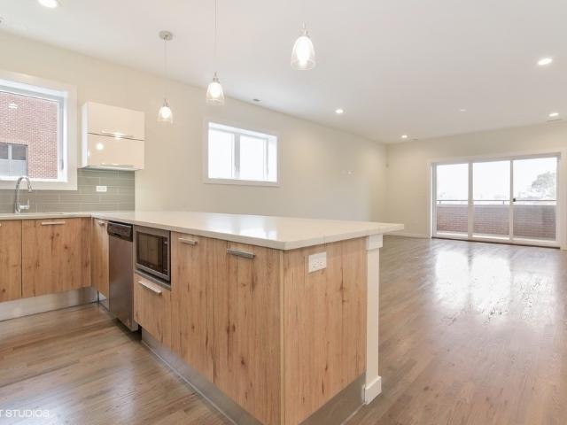 3326 W Irving Park Road # 3E