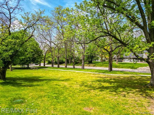 33277 W 11 Mile Road
