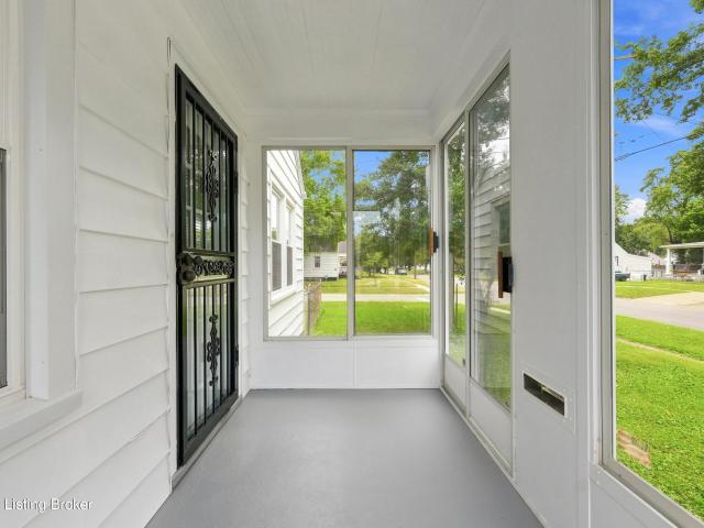 3327 Lester Ave