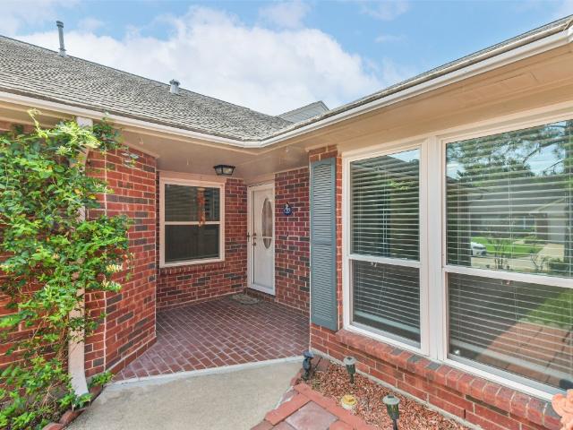 3327 S Country Meadows Lane