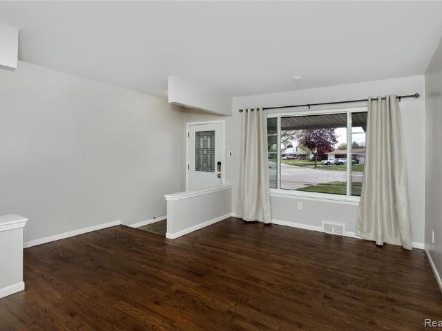 33286 Linsdale Court