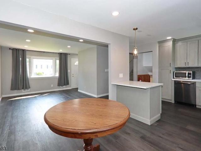 3328 Beverly Rd