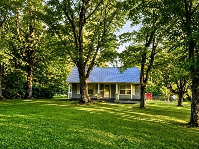 3328 Church St, Burns, TN 37029