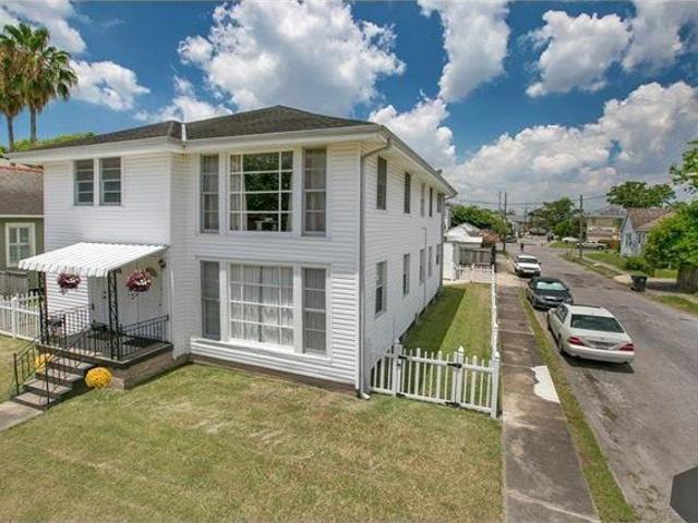3328 Robert St, New Orleans, LA 70125