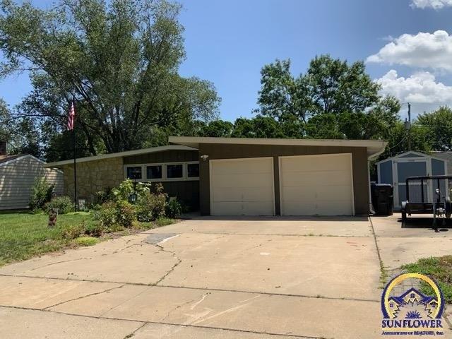 3328 SW James St, Topeka, KS 66614