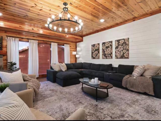 3328 Smoky Ridge Way