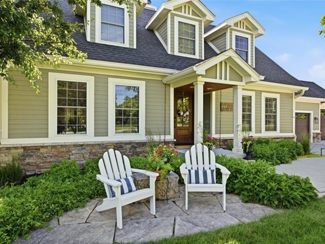 33205 Fox Creek Dr, Waukee, IA 50263