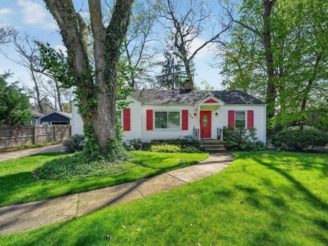 3320 Oakcrest Dr, South Bend, IN 46615