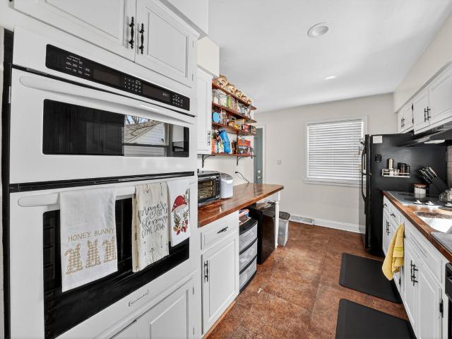 3320 Oakcrest Drive