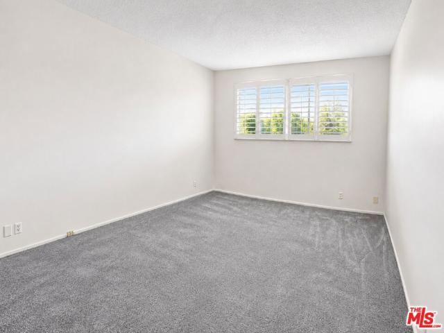 3320 Griffith Park Boulevard 7