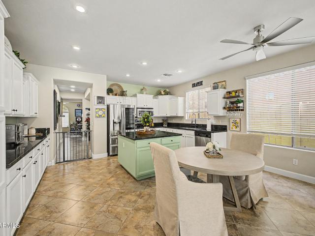 3320 s sunland drive