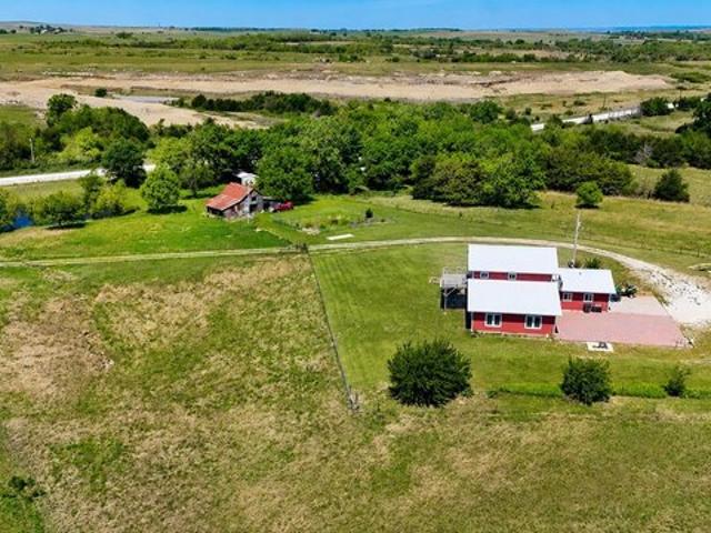 33225 Wabaunsee Rd, Alma, KS 66401