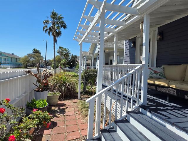 3322 Avenue R 1/2, Galveston, TX 77550 | MLS #75556