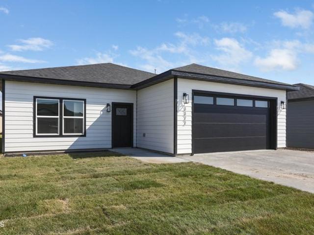3322 34th St W, Williston, ND 58801