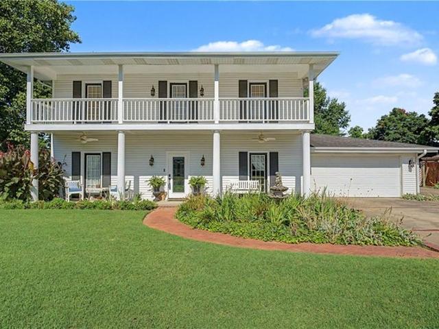3323 N Summerhill Dr, Fayetteville, AR 72703