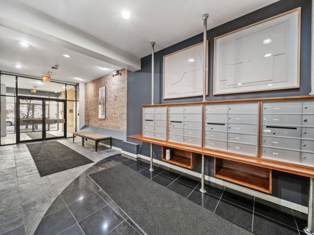 3323 N Paulina St, Unit 3D, Chicago, IL 60657 | Compass