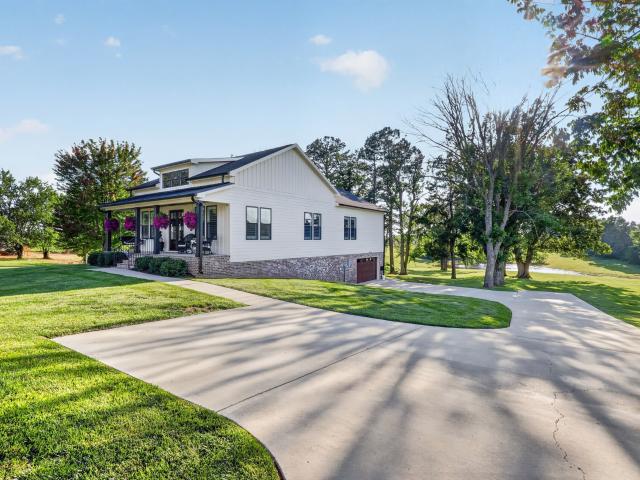 3323 Dobbins Pike