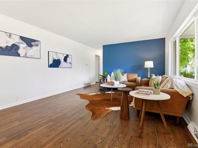 3323 W Monmouth Avenue