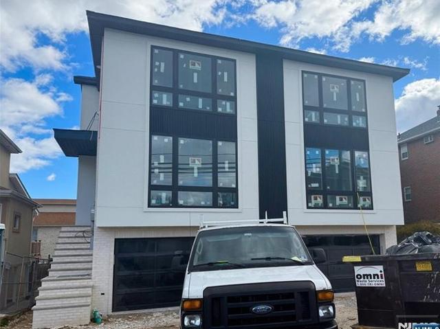 332 12th St Unit A, Palisades Park, NJ 07650