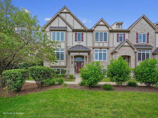 332 Castle Cir, Carol Stream, IL 60188