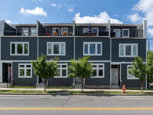 332 Douglas Ave
