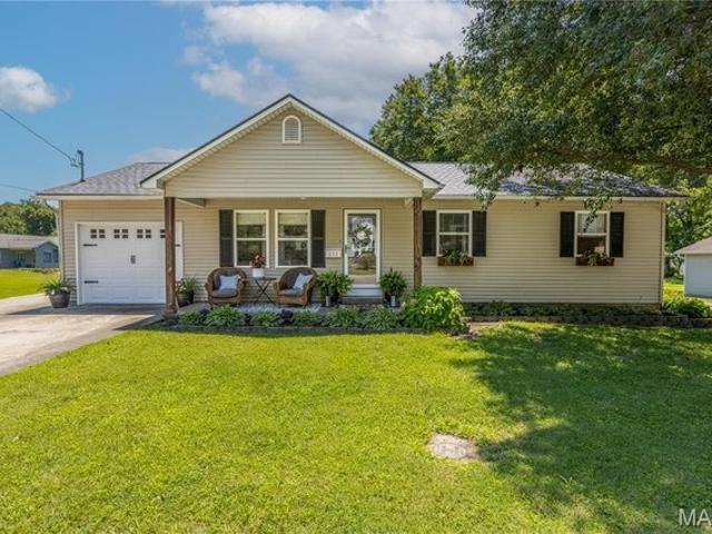 332 E Parker Ave, Chaffee, MO 63740