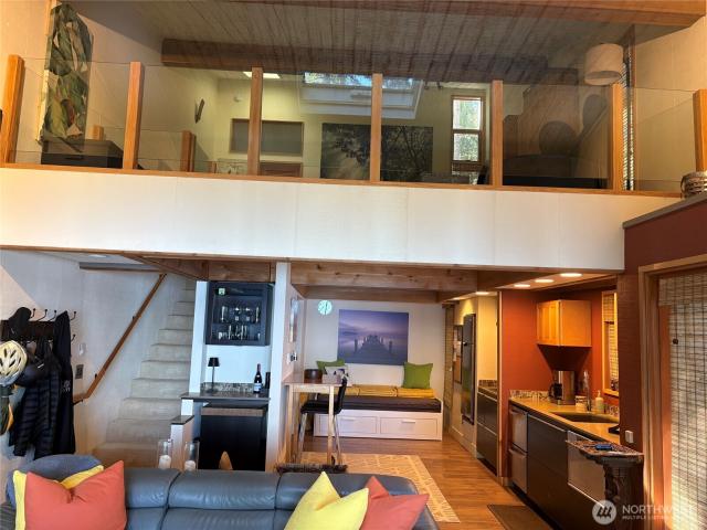 332 E Pointes Drive E # 332