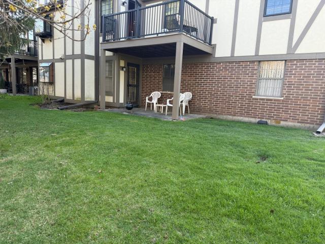 332 Essex Ct, Unit 4, Wood Dale, IL 60191 | MLS #12614 | Compass