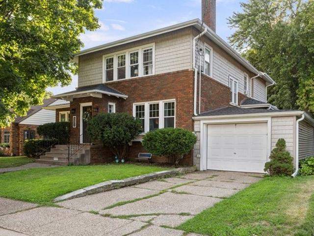 332 Forest Rd, Davenport, IA 52803