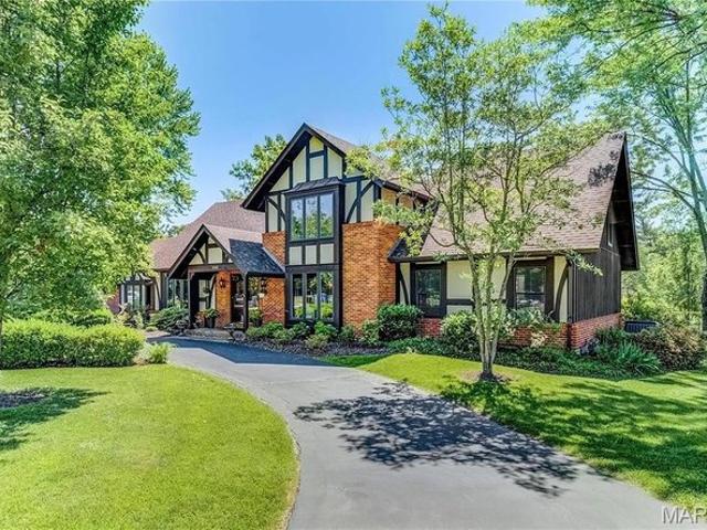 332 Ladue Lake Dr, Creve Coeur, MO 63141