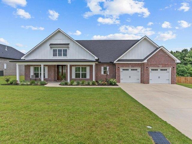 332 Lakes Dr, Enterprise, AL 36330