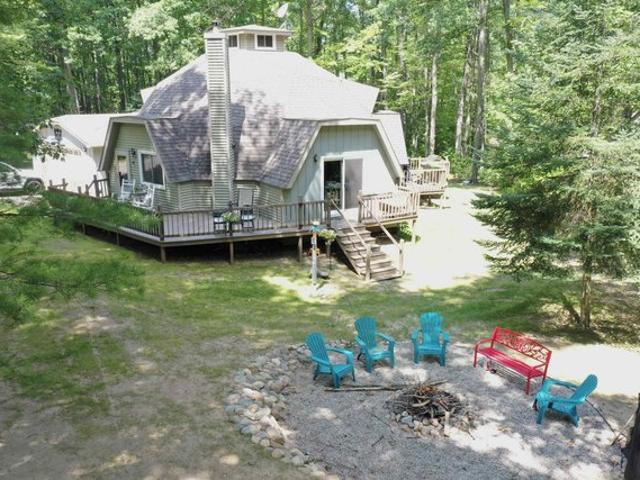 332 Maplewood Rd, Rose City, MI 48654
