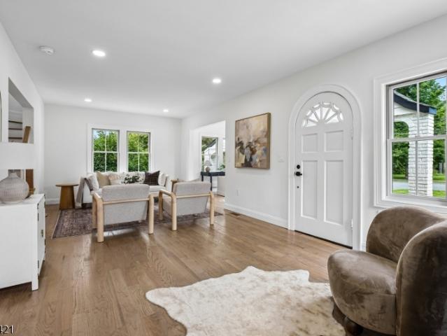 332 Meadowbrook Ave