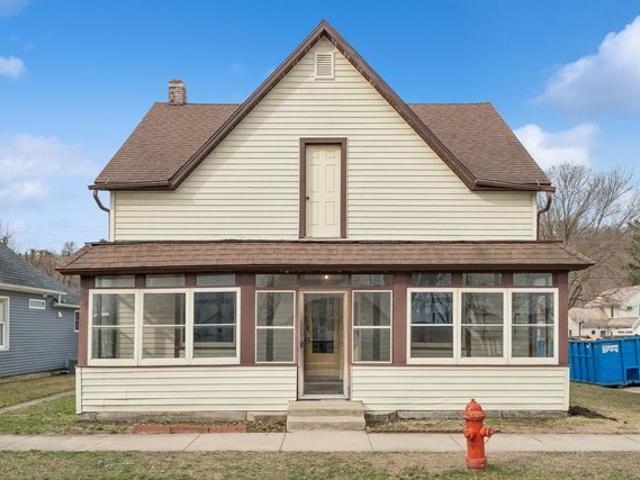 332 N 1st St, Guttenberg, IA 52052