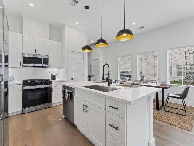 332 Neyland St, Houston, TX 77022 | MLS #84597