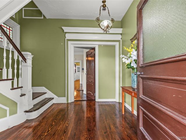 332 S 4th Avenue